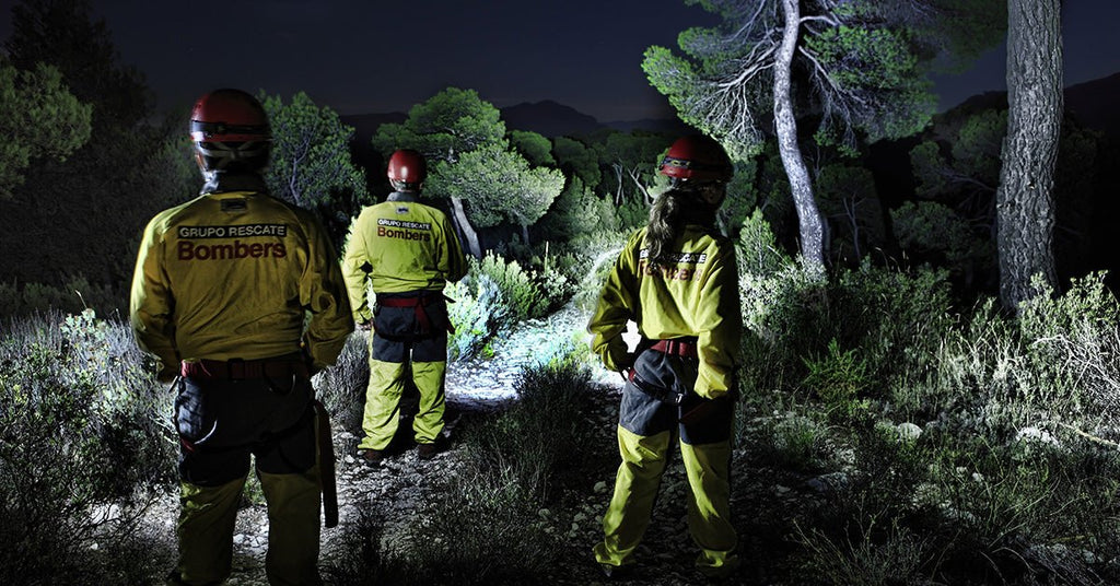 How to Choose a Search And Rescue Flashlight for SAR Teams - Fenix Lighting