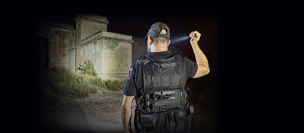 Important Tactical Flashlight Features for Police Officers - Fenix Lighting